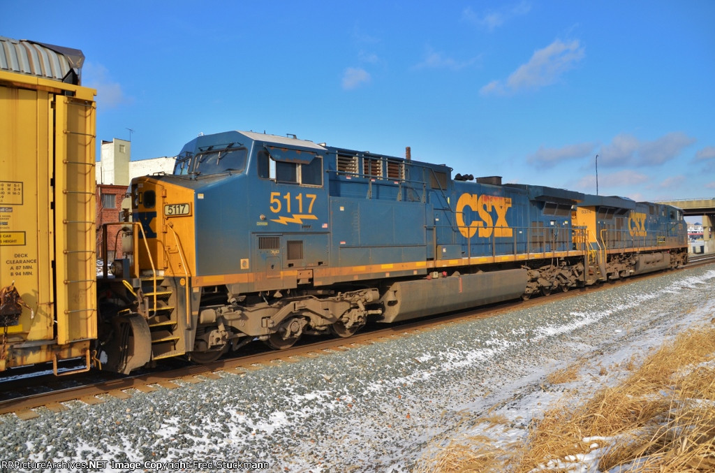 CSX 5117 fhnishes up this cold morning.